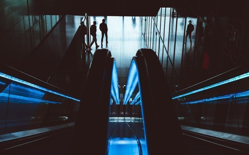 Article 32 -Escalator Handrail Safety Requirements | La Grazia